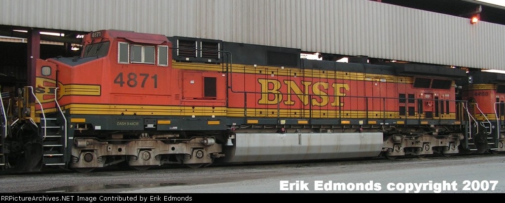 BNSF 4871